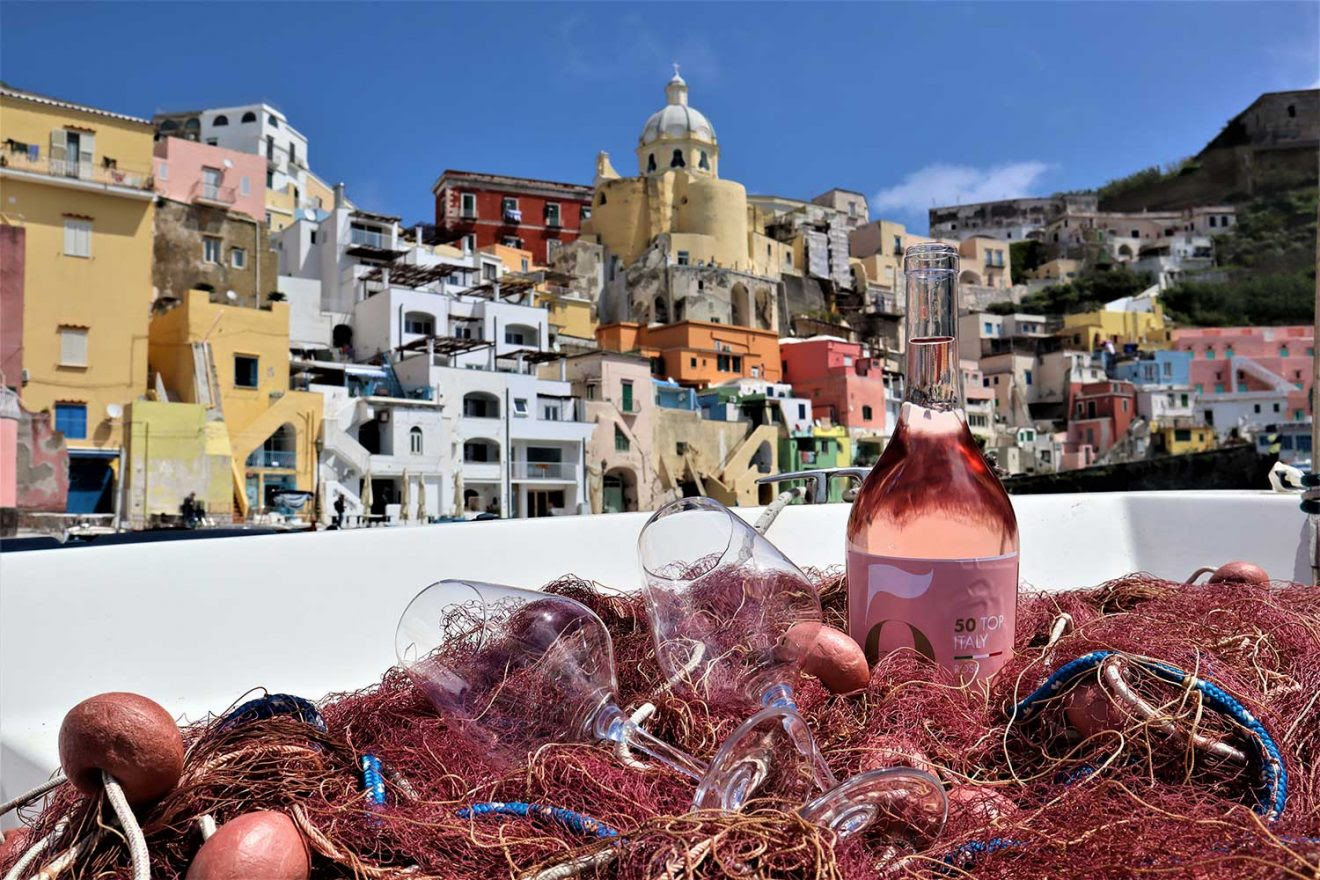 A 50 Top Rosè Casa Setaro alfiere dei colori vesuviani con Munazei ...